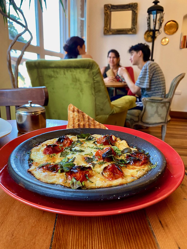 De tapas y copas al Café Bohemio de Valparaíso - Apuntes y Viajes