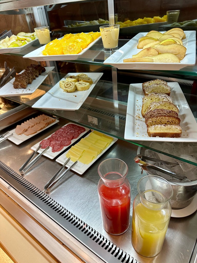 ¿Vale la pena el salón Primeclass Pacífico del aeropuerto de Santiago ...