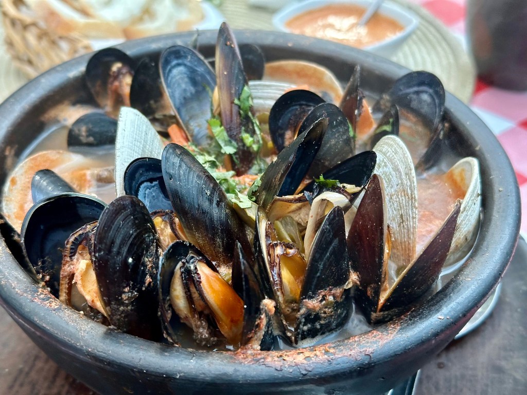 Dónde comer pescados y mariscos en Cerro Alegre: los imperdibles de ...